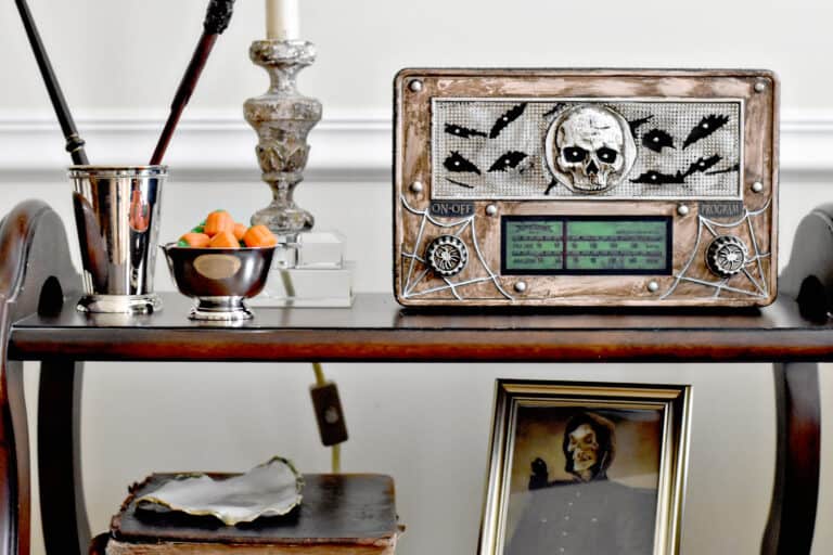 Haunted Halloween Home Tour {Living Room + Video} – Dixie Delights