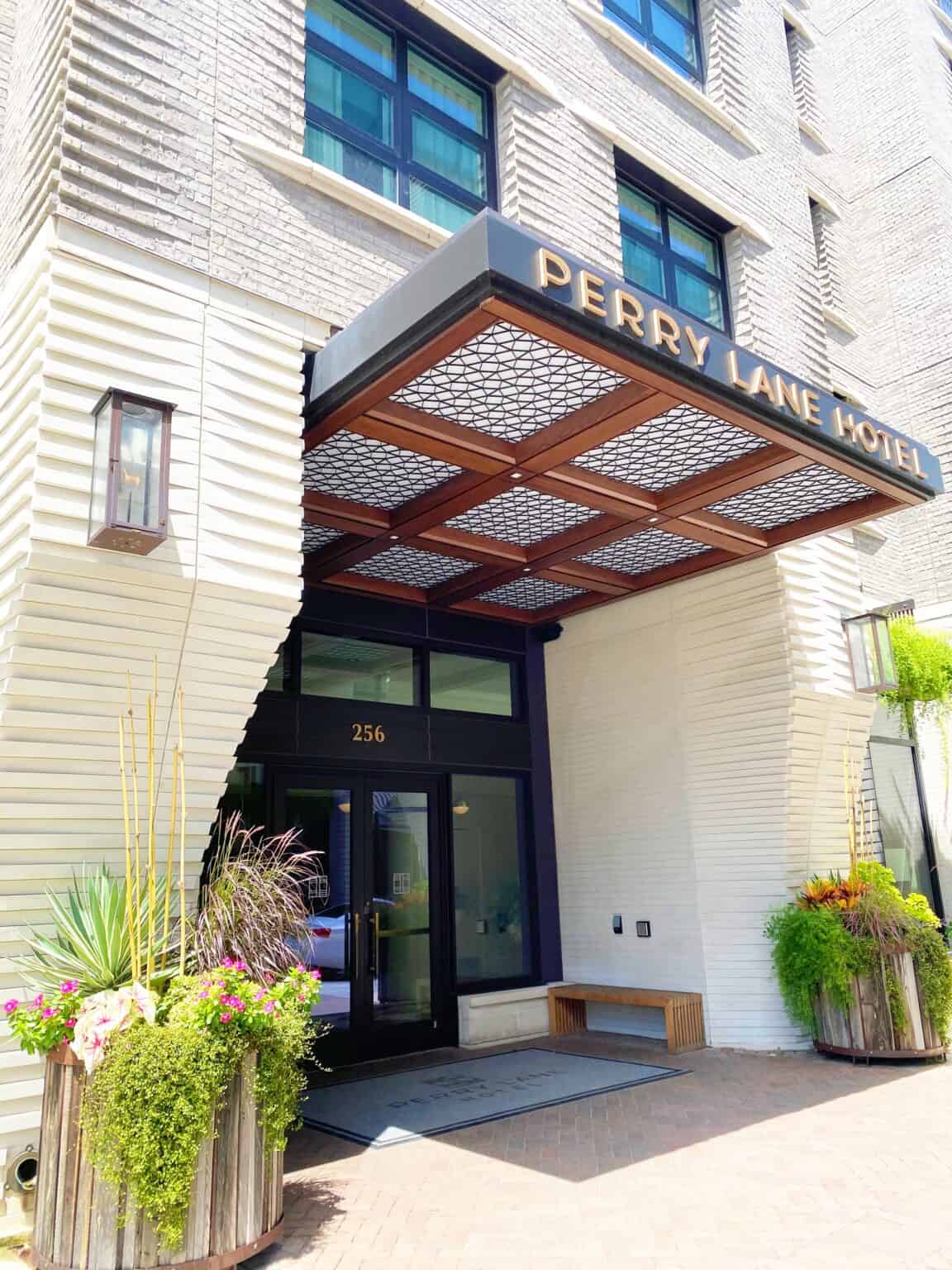 Historic Savannah {Perry Lane Hotel} – Dixie Delights