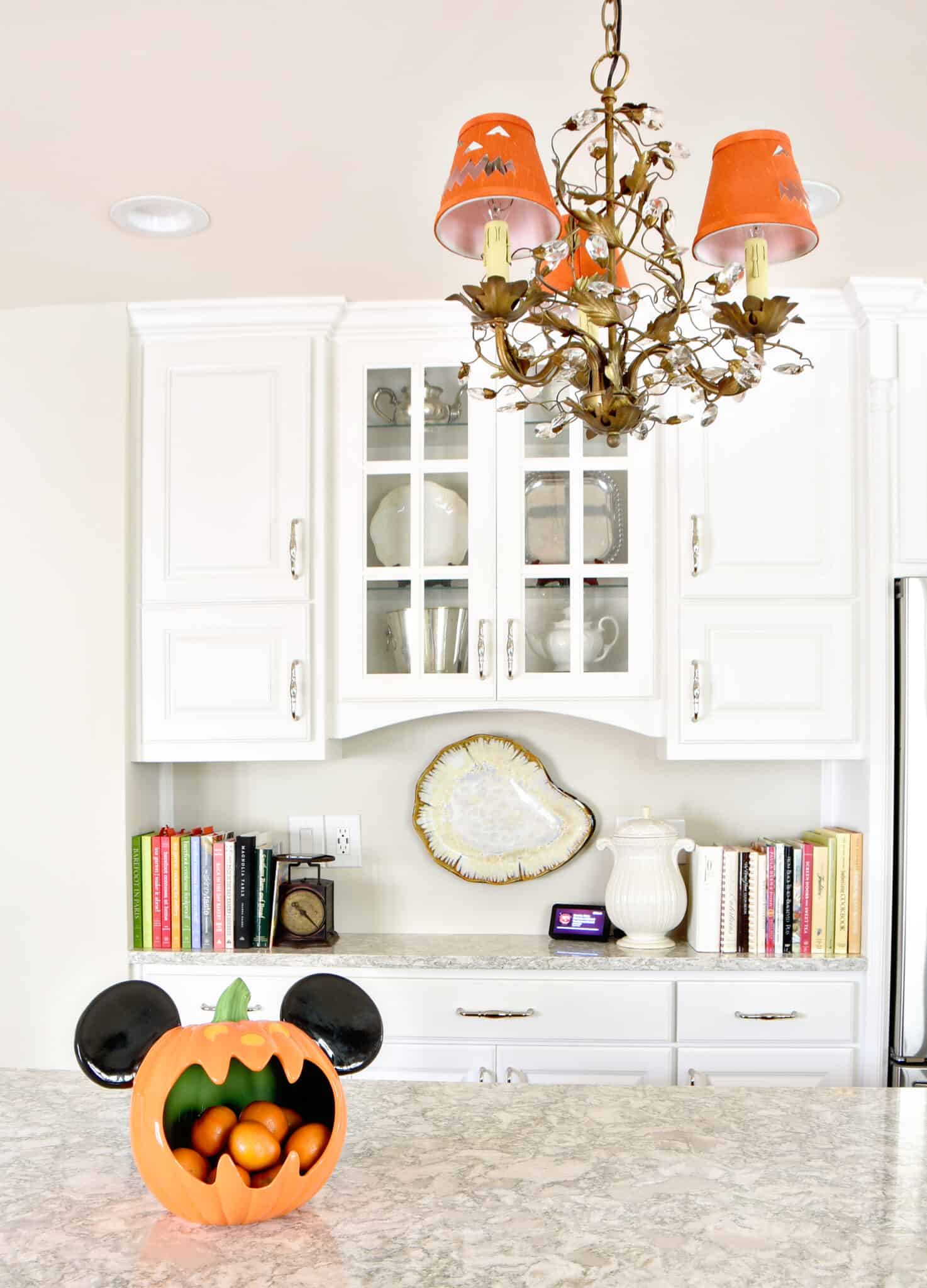 Haunted Halloween Home Tour 2020 {Kitchen} – Dixie Delights