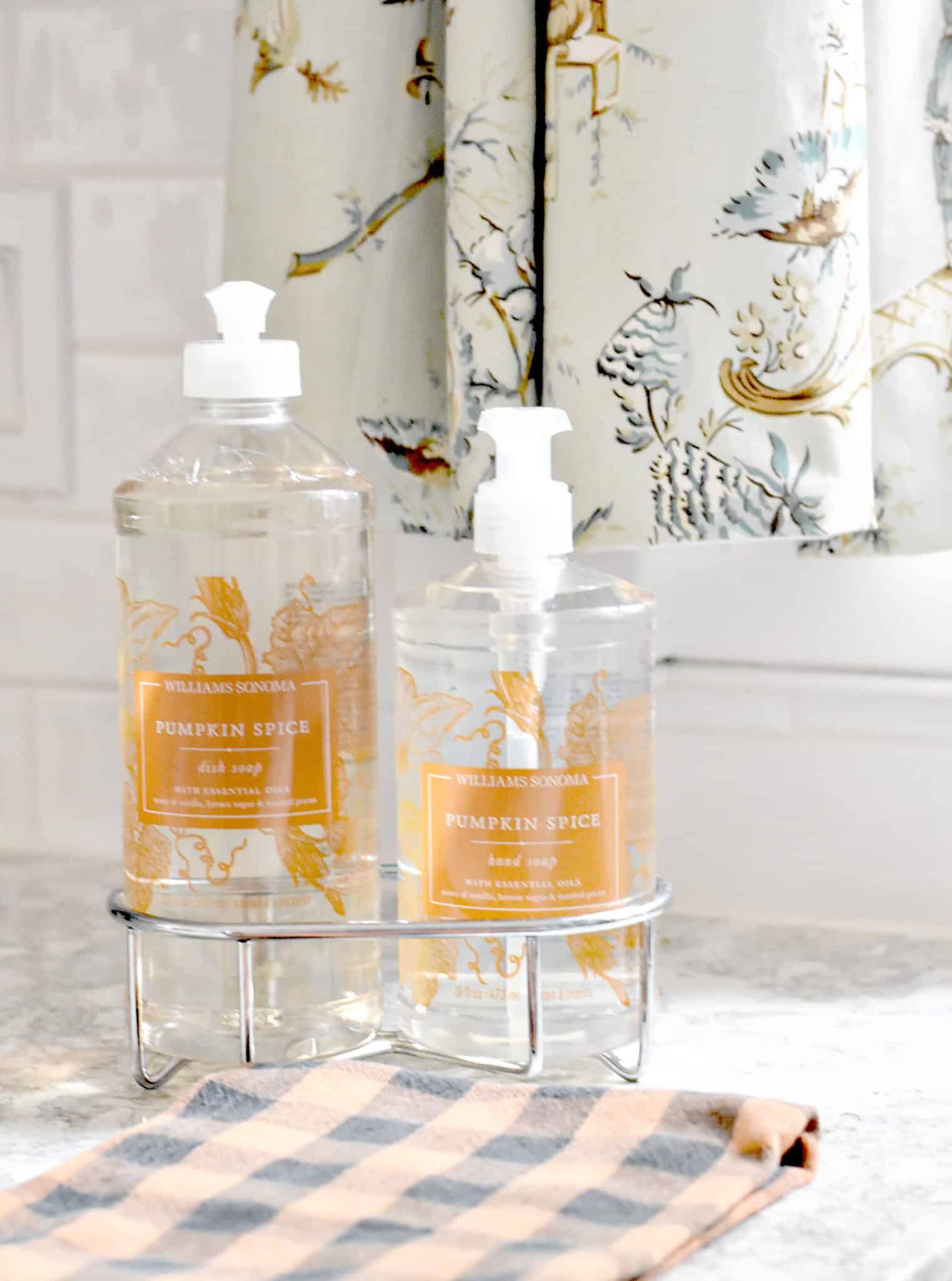 Haunted Halloween Home Tour 2020 {Kitchen} – Dixie Delights