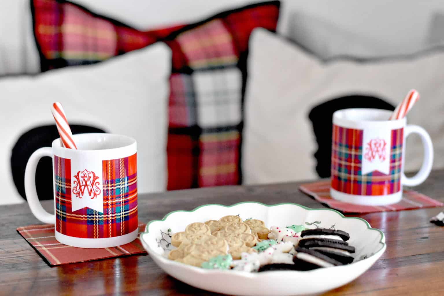 Classic Christmas Home Tour 2020 {Den + Powder Room} – Dixie Delights