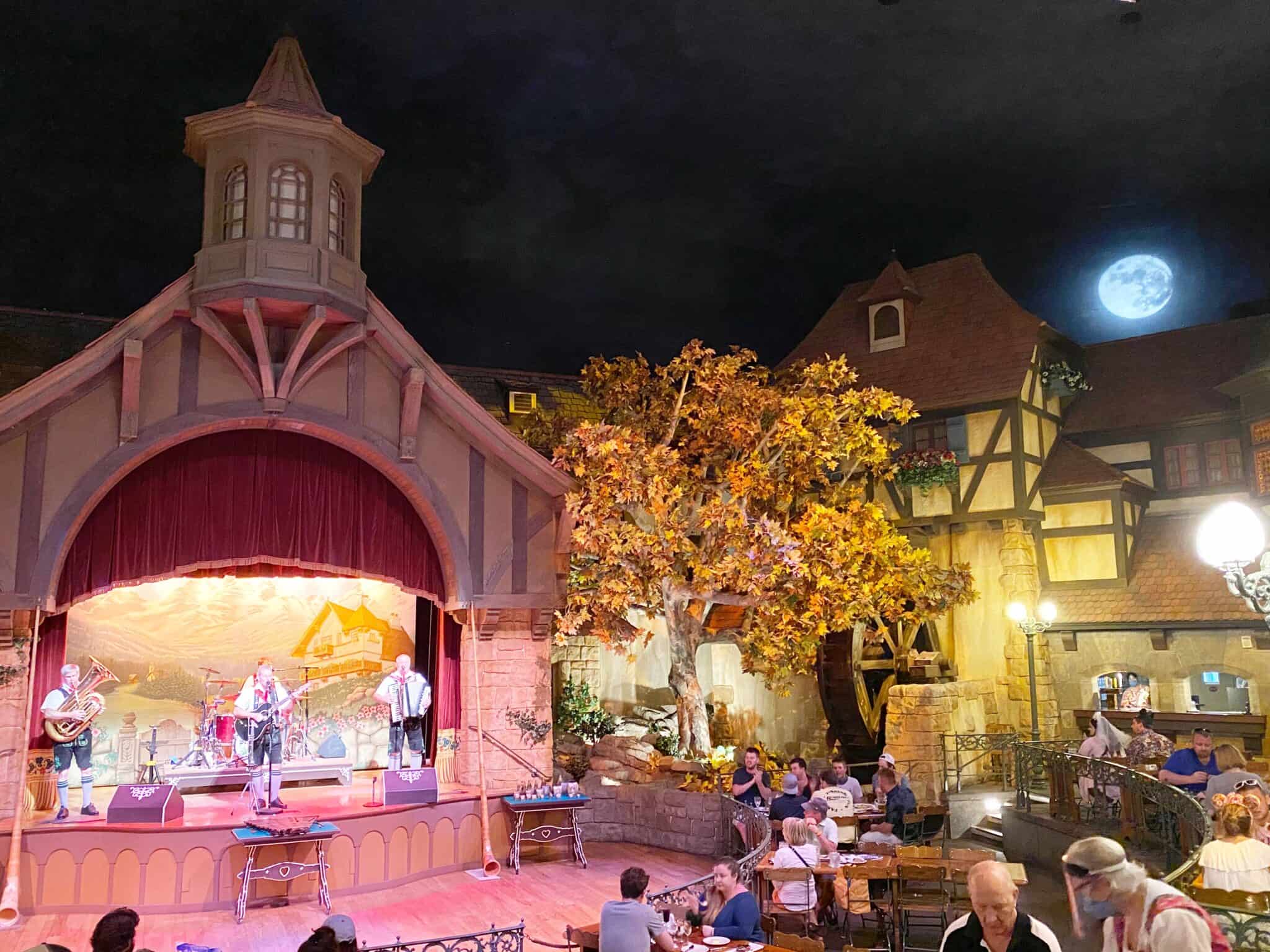 Biergarten Restaurant in Epcot – Dixie Delights