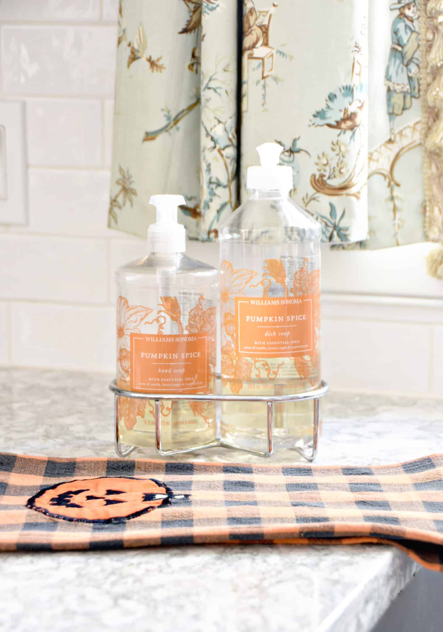 Haunted Halloween Home Tour 2021 {Kitchen} – Dixie Delights