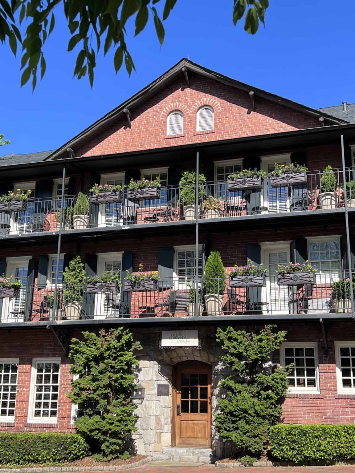 Celebrating 20 Years {One Last Old Edwards Inn Morning} – Dixie Delights