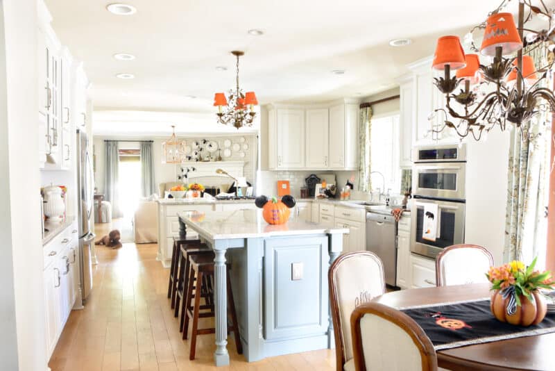 Haunted Halloween Home Tour 2022 {Den} – Dixie Delights