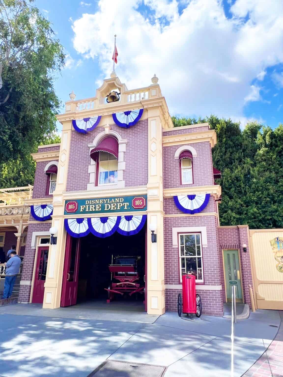 Walt’s Main Street Story Tour in Disneyland Park – Dixie Delights