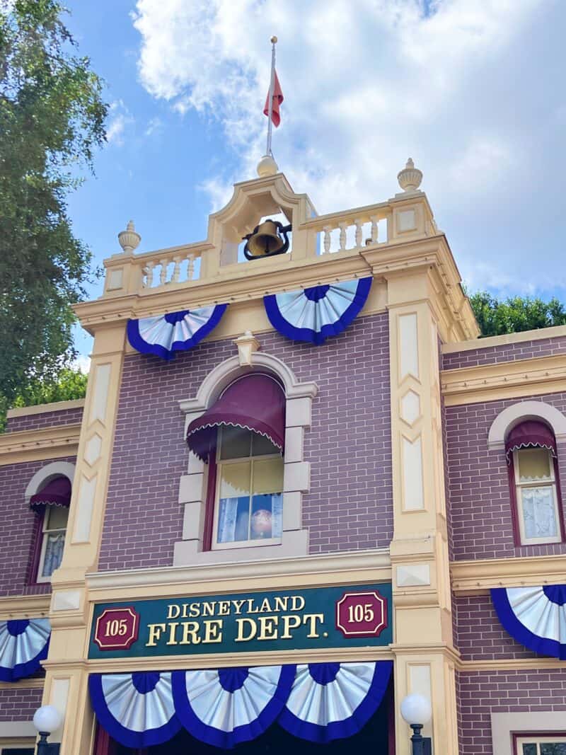 Walt’s Main Street Story Tour in Disneyland Park – Dixie Delights
