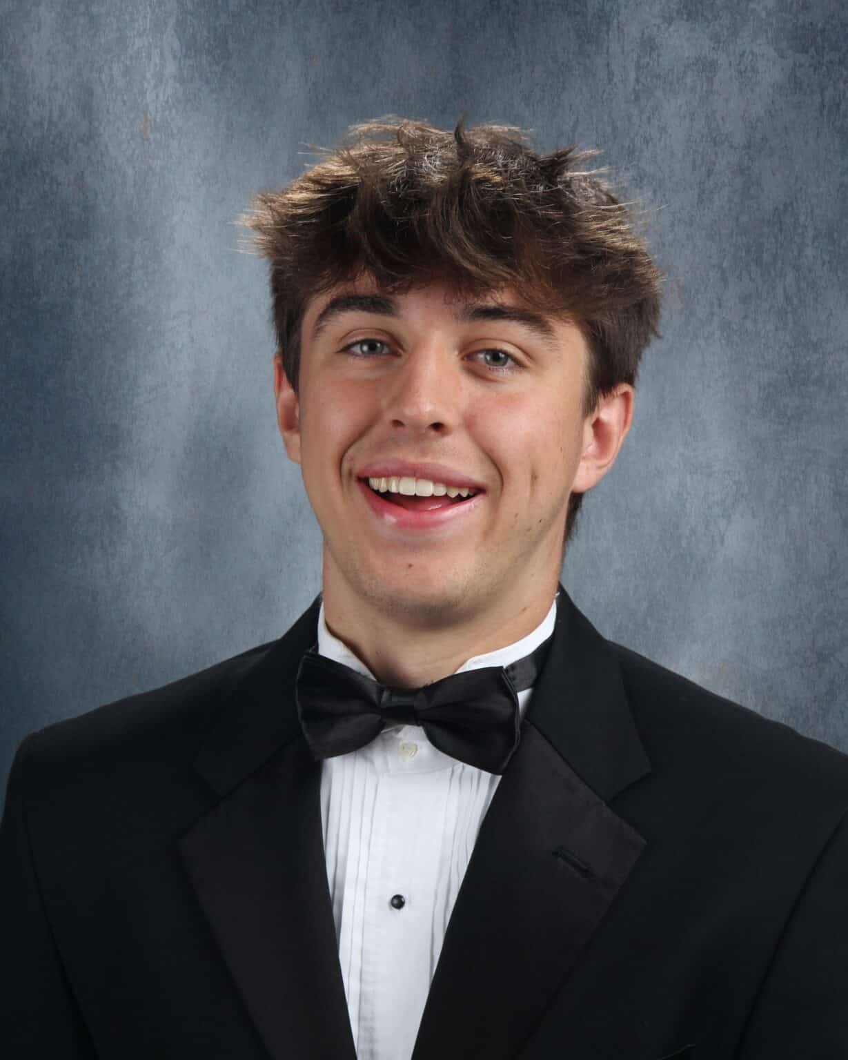 Celebrating the Class of 2024 {Yearbook Photos} – Dixie Delights