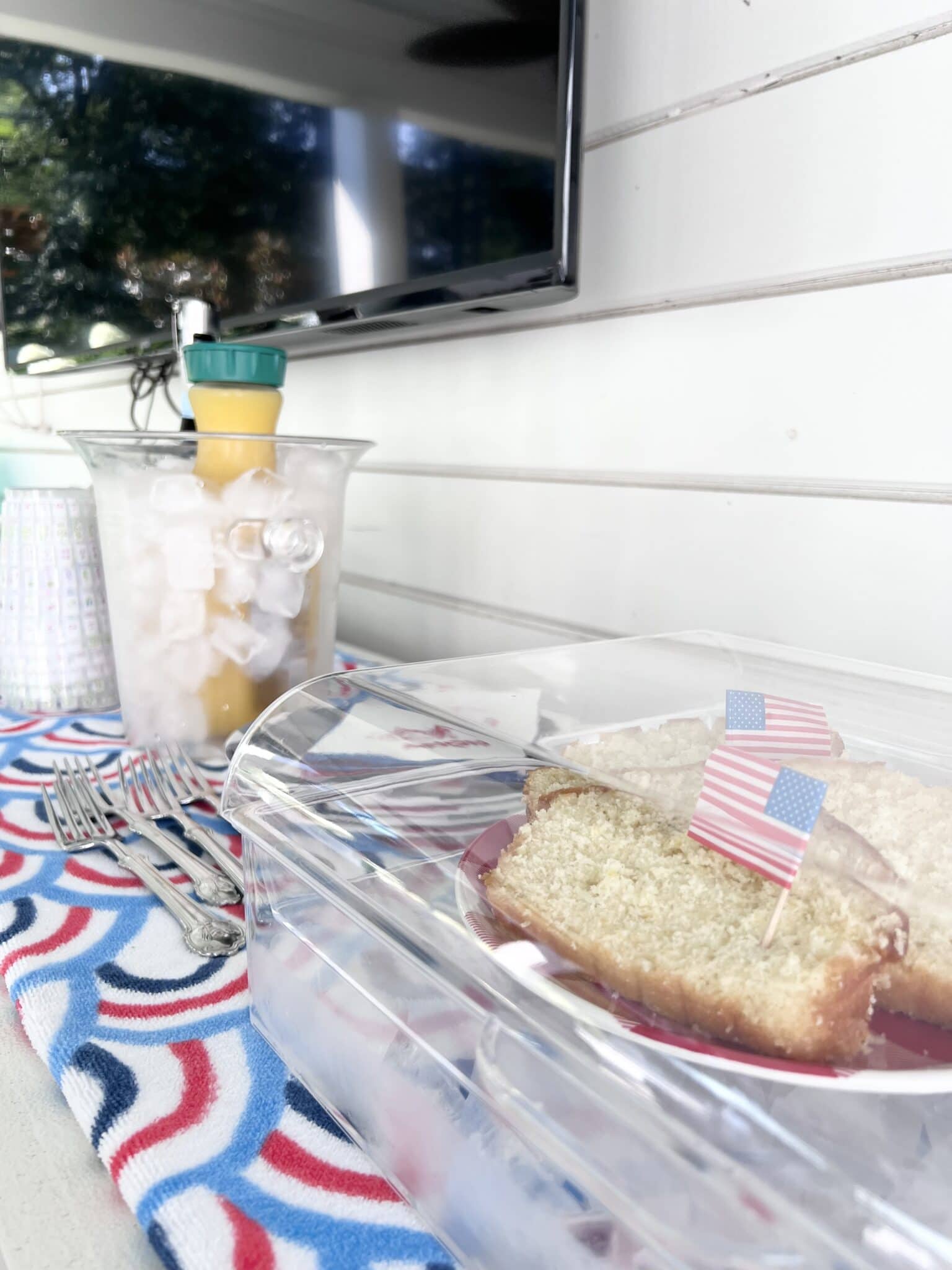 Sunday Sweet {Lemon Cake} – Dixie Delights